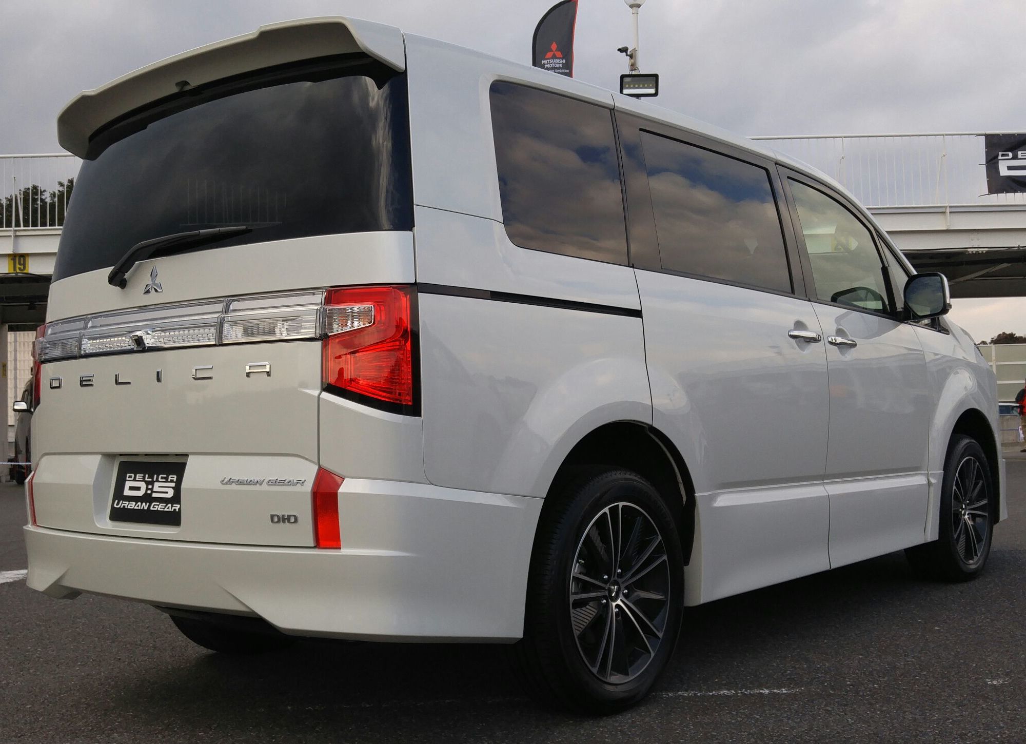 Mitsubishi Delica D:5, Perpaduan Minivan dan Off-Road Tangguh - Website ...